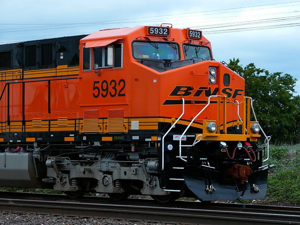 BNSF 5932